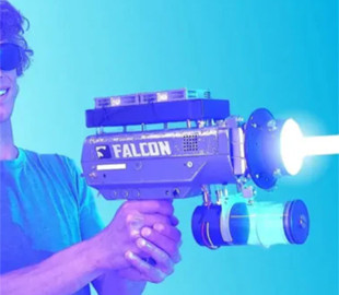 Блогер створив найпотужніший у світі ручний лазер: для чого він йому ...